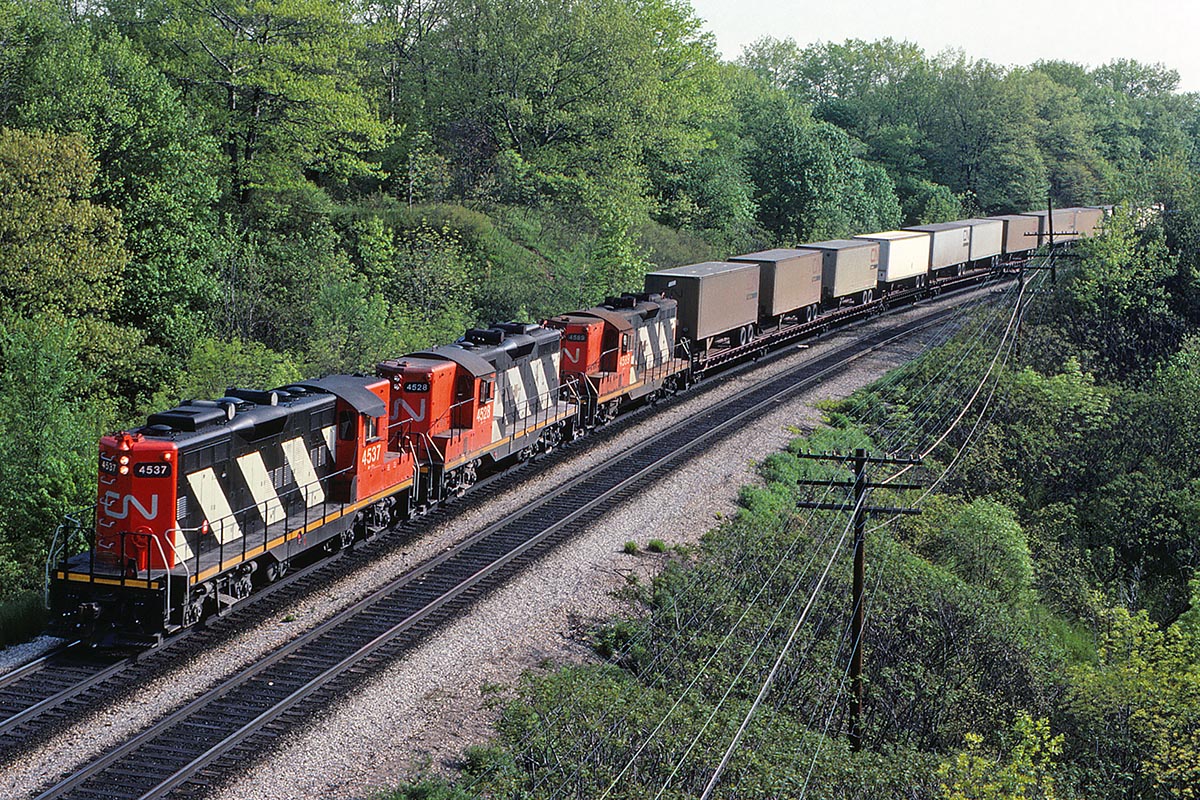 Canadian Piggyback Flatcars - Freight Cars - HO scale - Rapido Trains Inc.