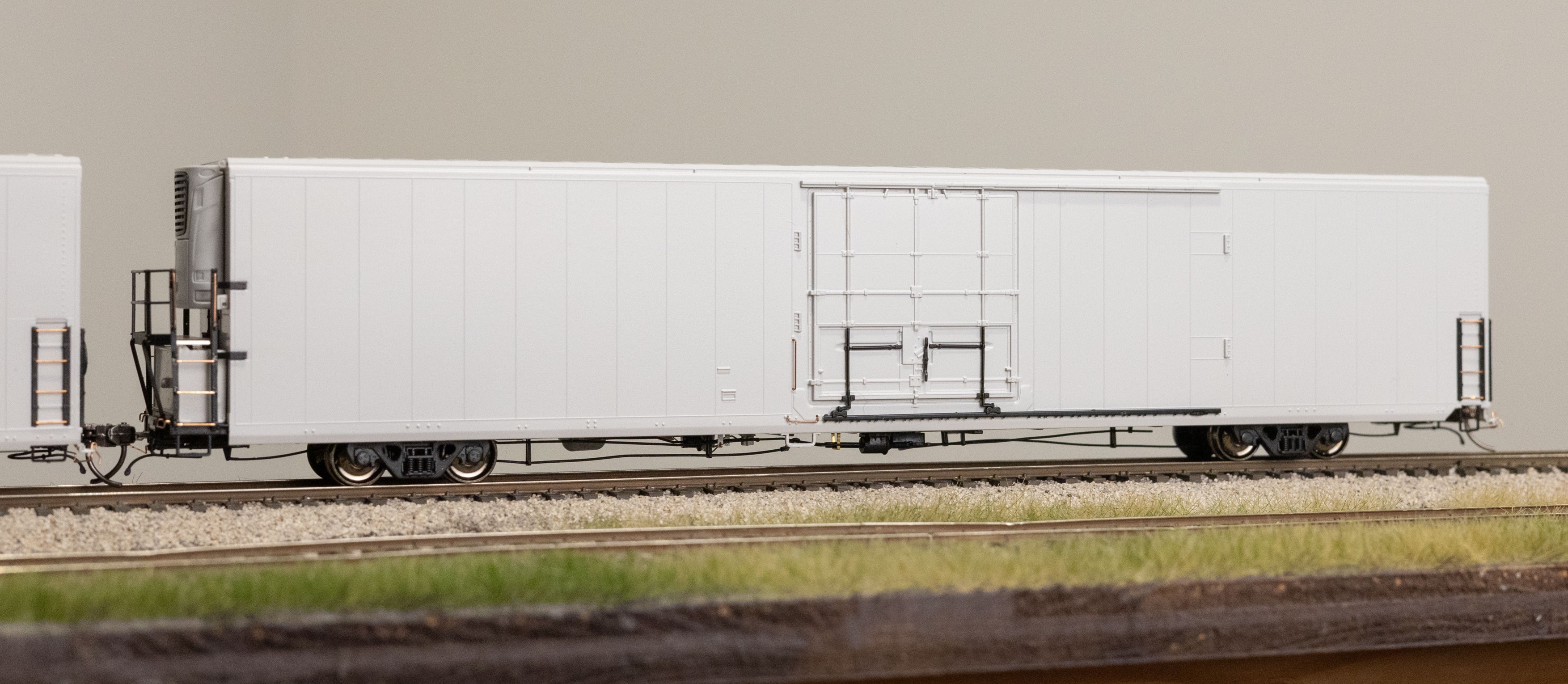 Greenbrier 7780cuft Cryo-Trans Reefer - Freight Cars - HO scale ...