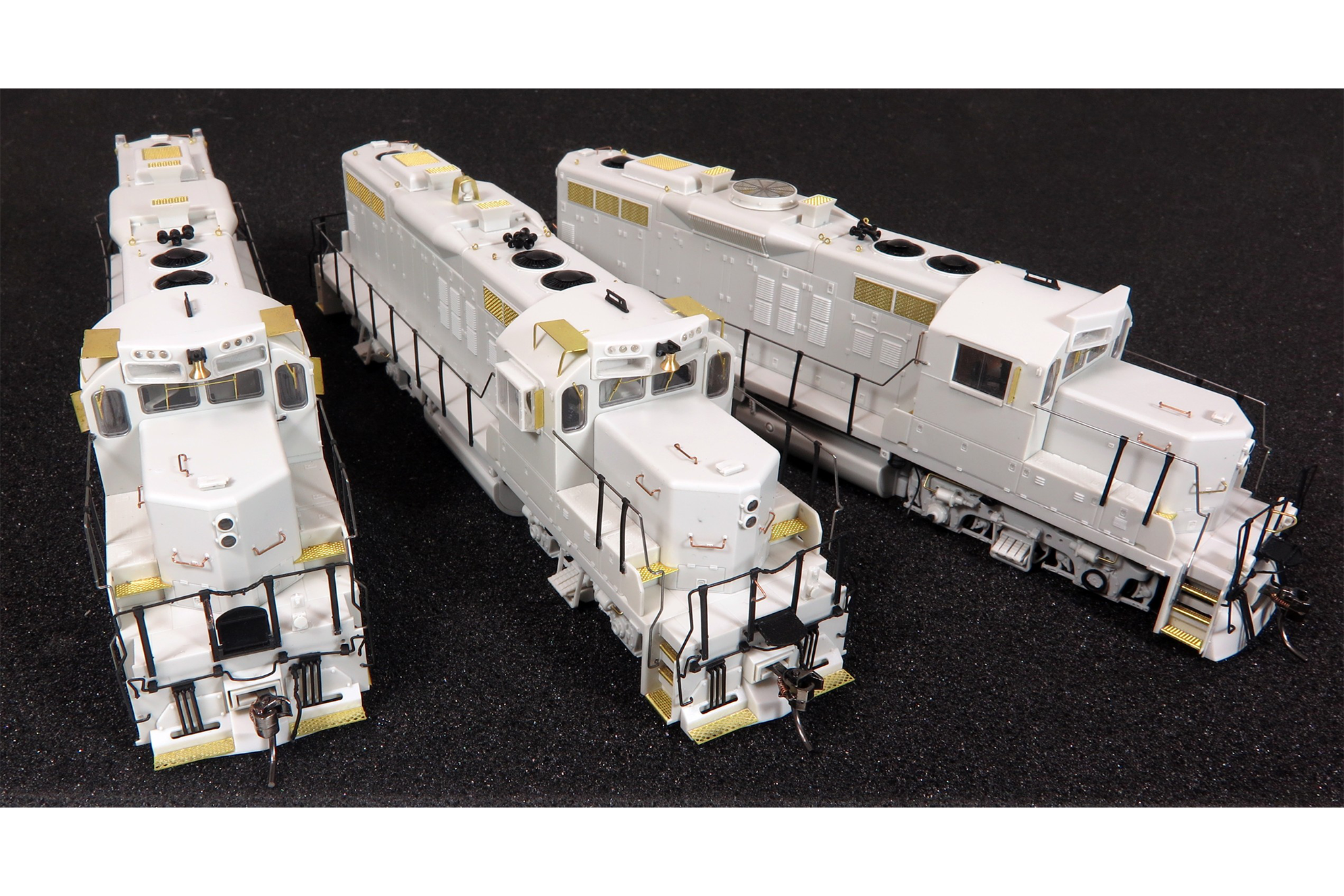 GP9u & Slug - Diesel Locomotives - HO scale - Rapido Trains Inc.